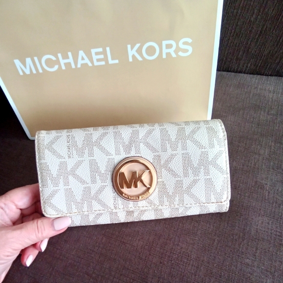 Michael Kors | Bags | Michael Kors Fulton Carry All Wallet | Poshmark